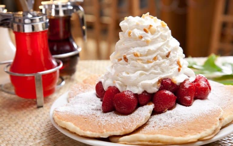 15 Restaurants to Eat the Best Pancakes in Oahu (2025)