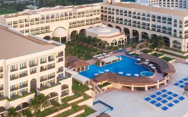 15 Best Party Resorts in Cancun for Young Adults (2026)