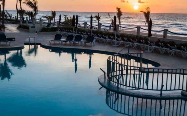 15 Best Party Resorts in Cancun for Young Adults (2026)