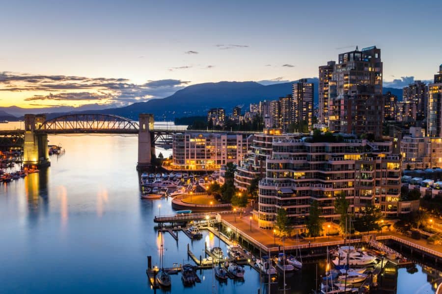 14 Stunning Waterfront Hotels in Vancouver (2025)