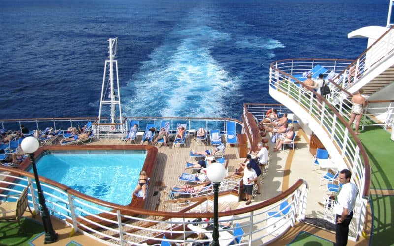 Cruising vs All-Inclusive Resorts: Which is Better? (2026)