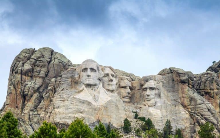19 Romantic Getaways in the Midwest for Couples (2026)