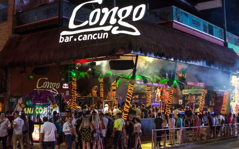 14 Best Bars in Cancun for Great Drinks & Vibes (2025)