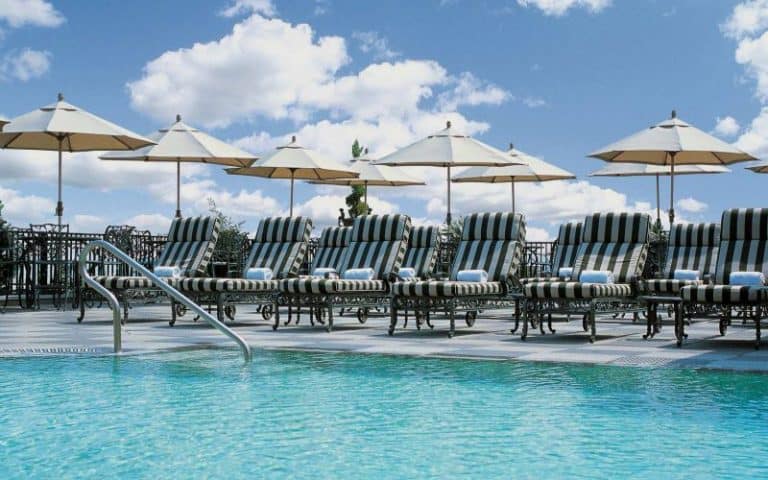 14 Rooftop Bars in Charleston for Sky-High Hangouts (2025)