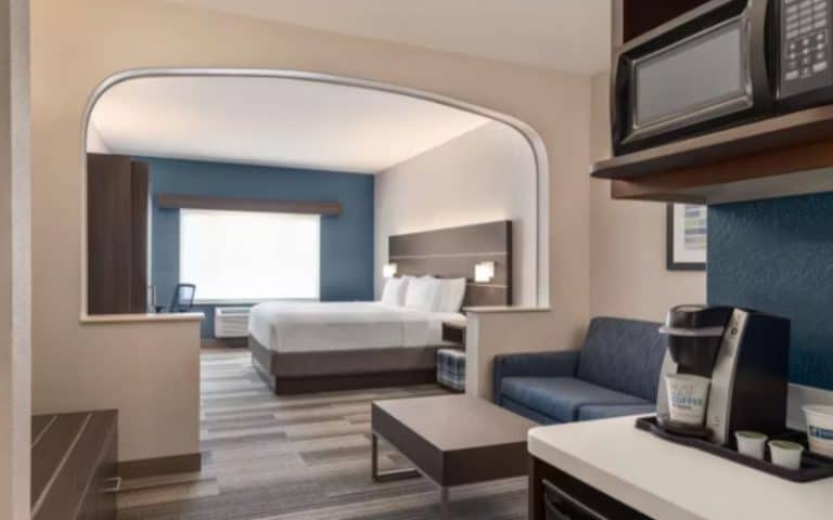 13 Best Hotels Near Denver Airport With Free Shuttle (2026)